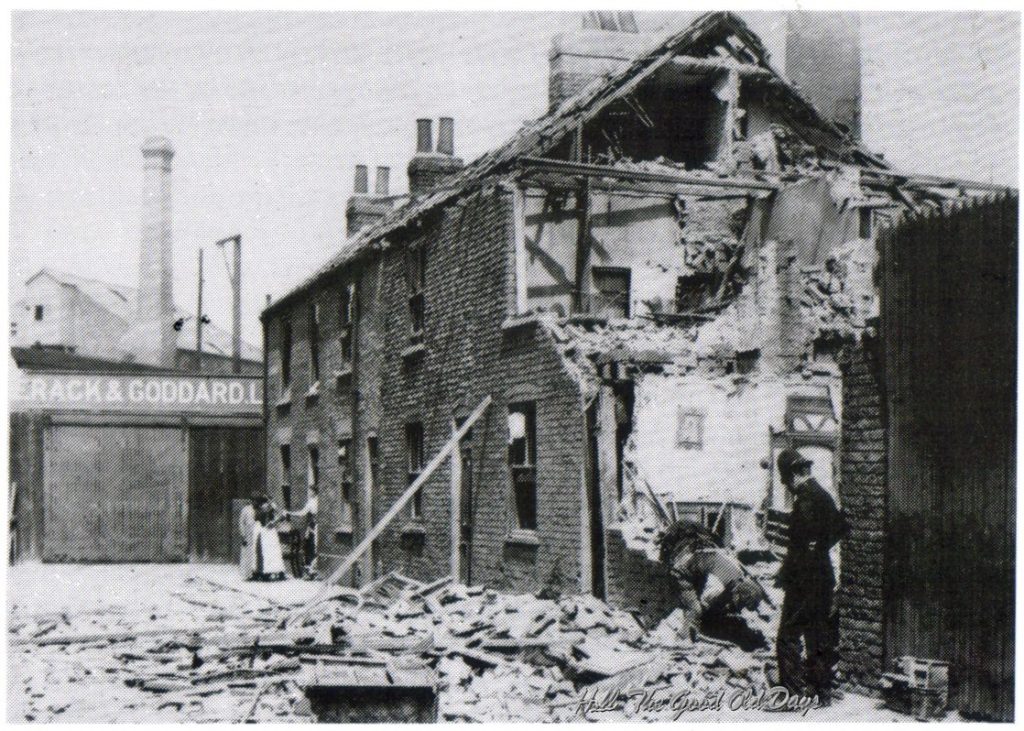 WW1 bomb damage in Clarence Street, Hull | Kingston upon Hull War ...